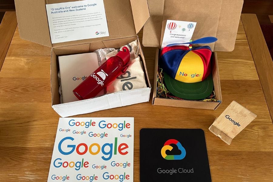 Welcome packages for new employees: Inspiration from top companies