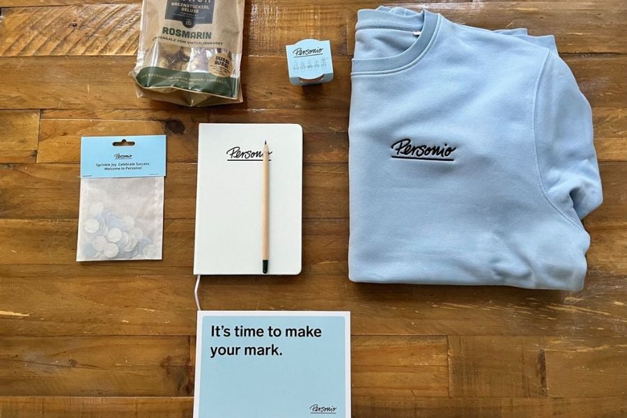 Welcome packages for new employees: Inspiration from top companies